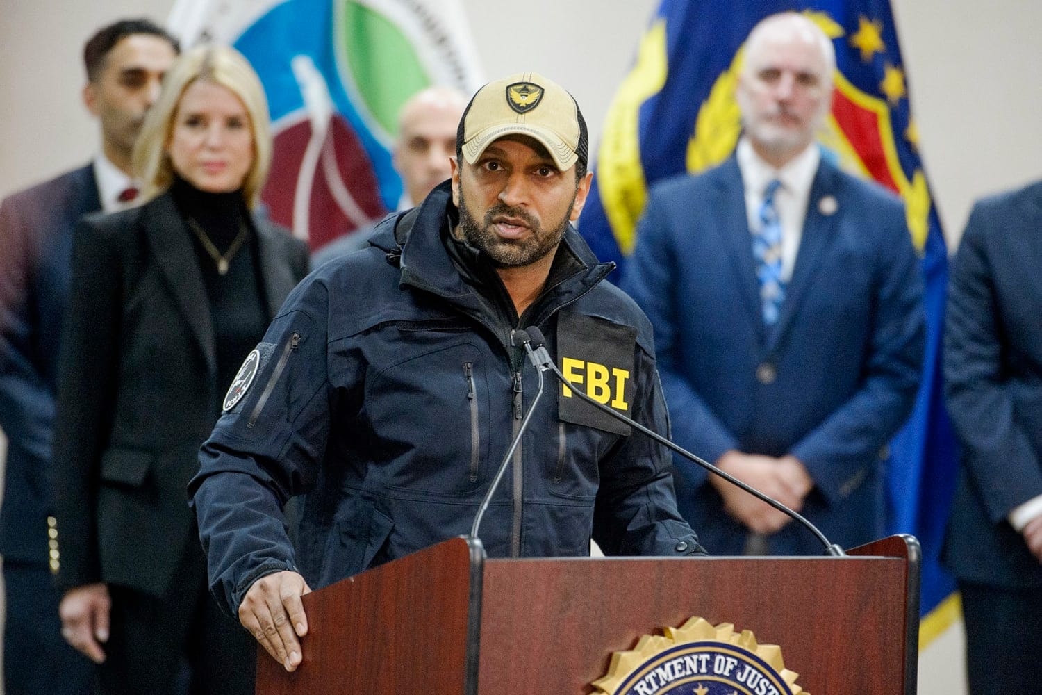 FBI revela ao Senado dos EUA suposto plano chinês para interferência em ...